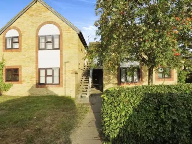 Studio flat for rent in Burton Place, Chelmer Village, CM2