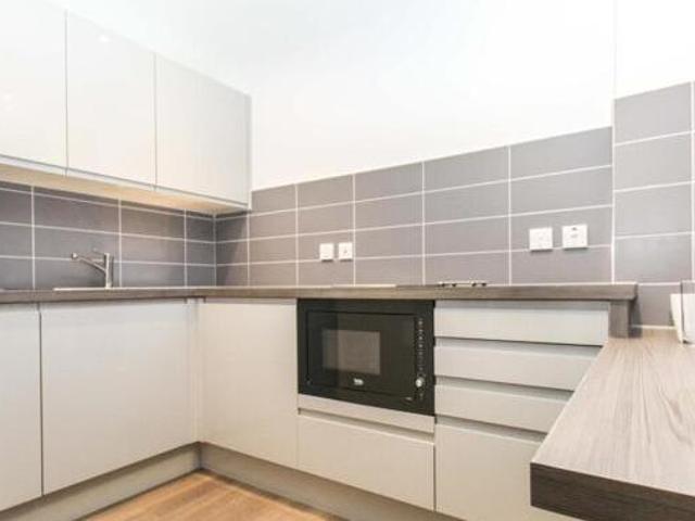 Studio Flat For Rent In Burley, Leeds