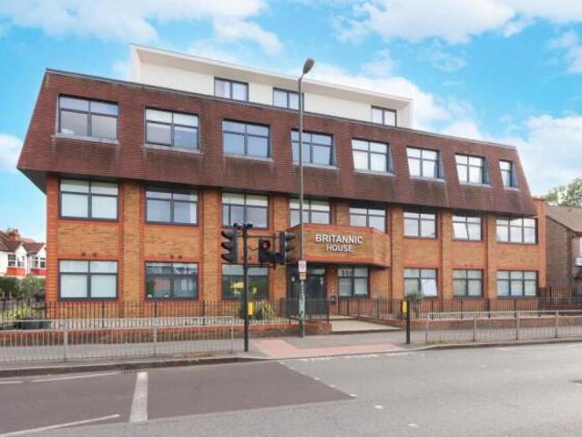 Studio flat for rent in Burlington Road, New Malden, KT3