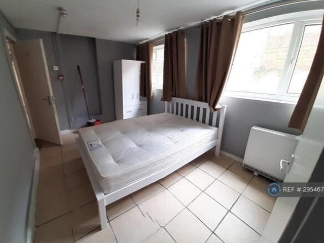 Studio flat for rent in Buxton Road, Luton, LU1