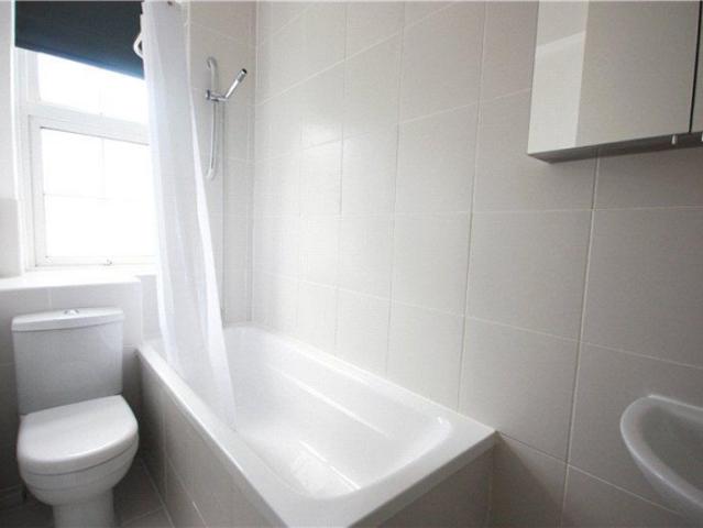 Studio flat for rent in Cambridge Court, Sussex Gardens, City Of Westminster, London, W2