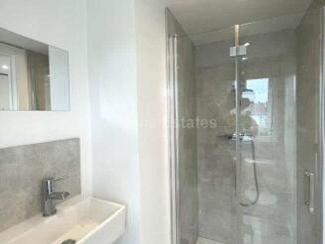 Studio flat for rent in Cambridge Street, Reading, RG1