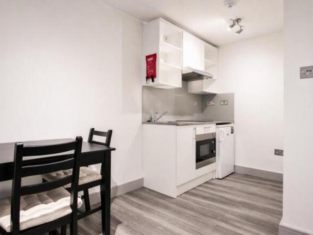 Studio flat for rent in Camden High Street, Camden Town, NW1