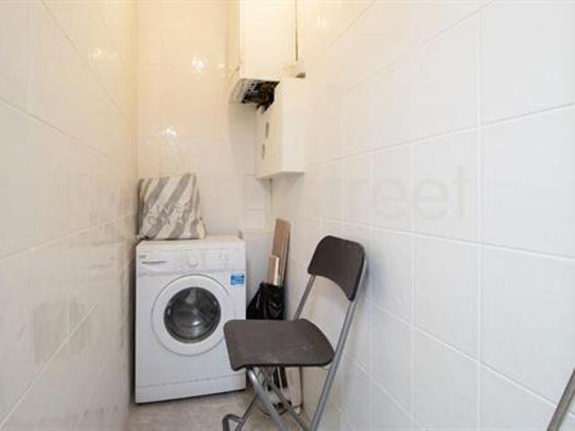 Studio flat for rent in Camden High Street, London NW1
