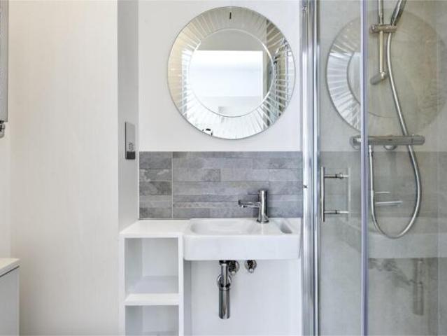 Studio flat for rent in Campden Street, London, W8
