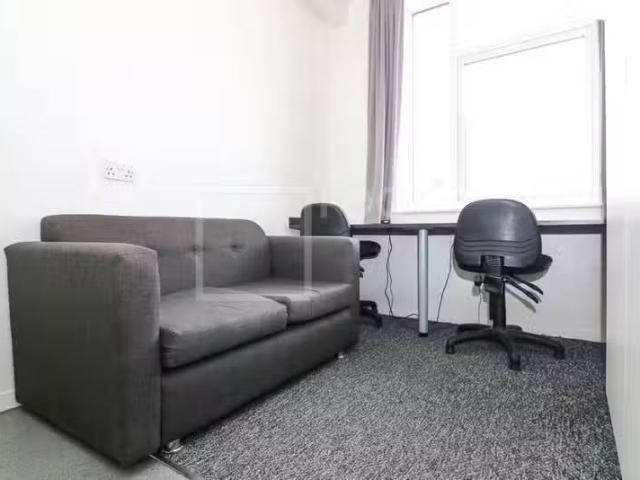 Studio flat for rent in Campus House, Hey Street, BD7