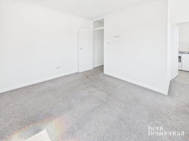 Studio flat for rent in Canterbury Street, Gillingham, ME7