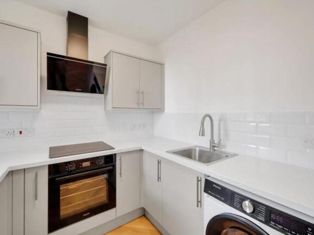 Studio flat for rent in Canberra Close, London, NW4