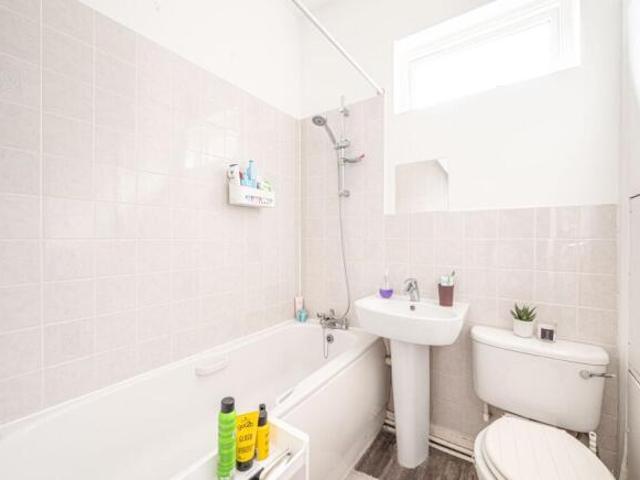 Studio flat for rent in Canfield Gardnes, South Hampstead, London, NW6