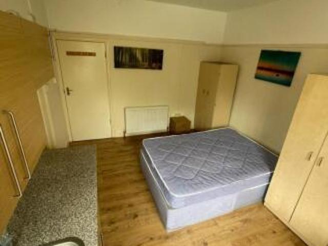 Studio flat for rent in Cannon Hill, Southgate, N14