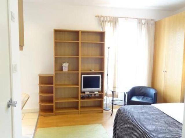 Studio flat for rent in Cartwright Gardens, Bloomsbury, London, WC1H