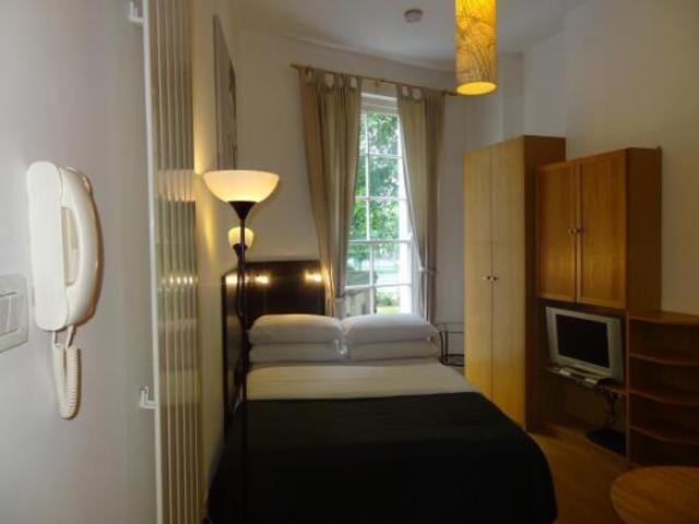 Studio flat for rent in Cartwright Gardens, Bloomsbury, London, WC1H