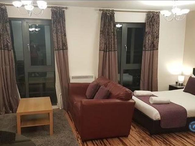 Studio flat for rent in Cardinal Place Woking GU22