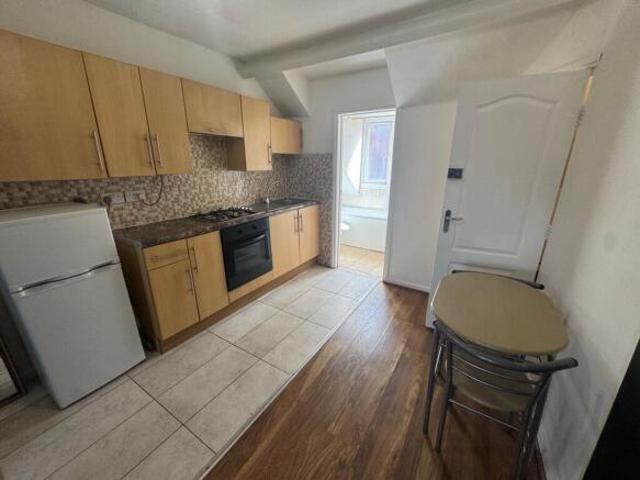 Studio flat for rent in Cardiff Road, Luton, LU1