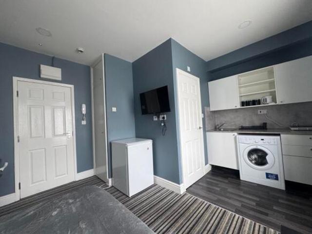 Studio flat for rent in Cardiff Road, Luton, LU1