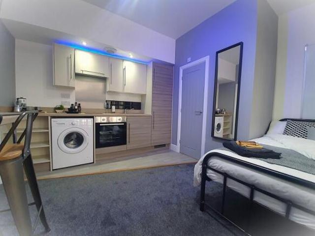 Studio flat for rent in Carholme Road, Lincoln, LN1 Bond Housing Studio with Bills and Council Tax included Available August 2026, LN1