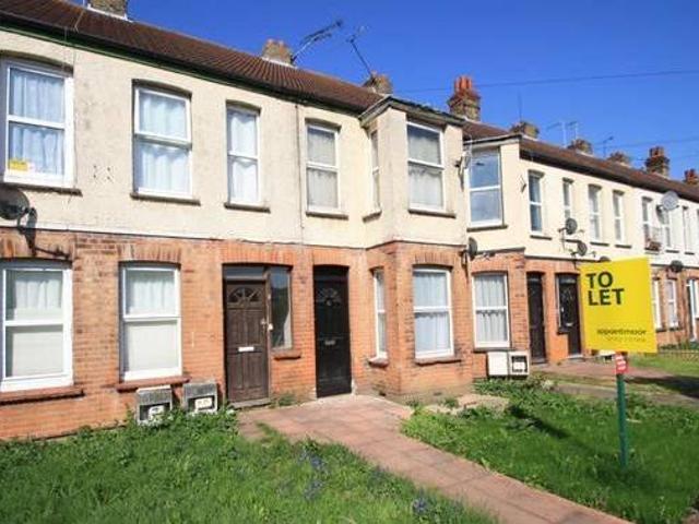 Studio flat for rent in Carlingford Drive WestcliffOnSea SS0