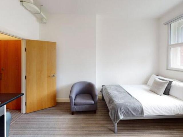 Studio flat for rent in Carlton Chambers S13, Studio 13 Third Floor, City Centre, BS1