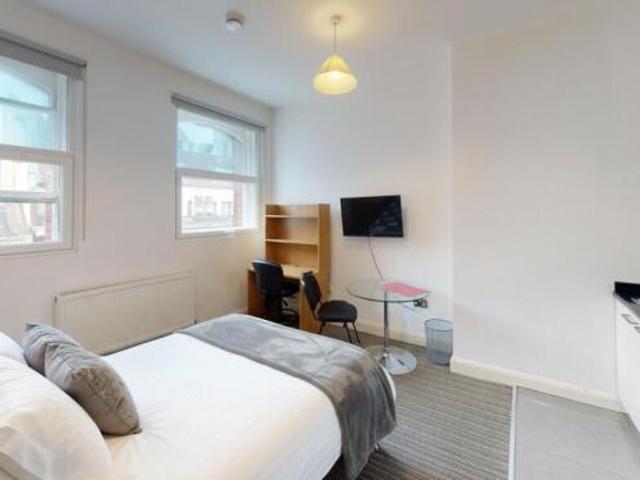 Studio flat for rent in Carlton Chambers S14, Studio 14 Third Floor, City Centre, BS1