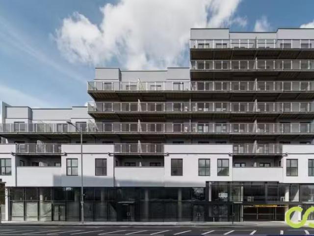 Studio flat for rent in Carlton House, High Road, Seven Kings.