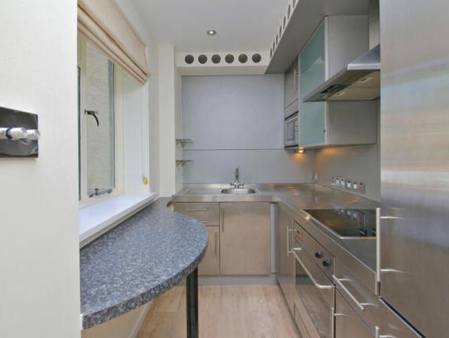 Studio flat for rent in Caroline House, Bayswater Road, W2