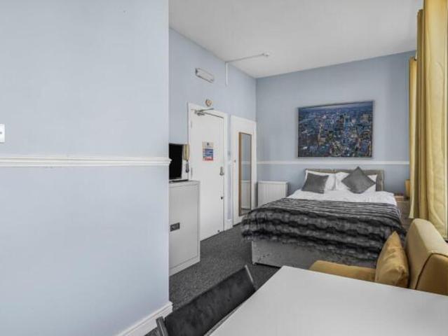 Studio flat for rent in Castletown Road, West Kensington, London, W14