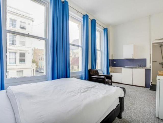 Studio flat for rent in Castletown Road, West Kensington, London, W14