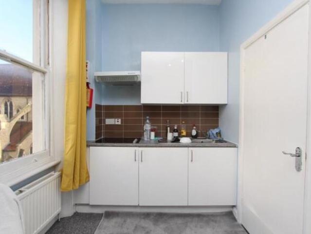 Studio flat for rent in Castletown Road, West Kensington, W14