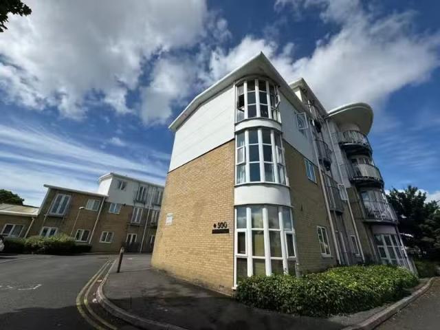 Studio flat for rent in Castle Lane West, Bournemouth, BH8