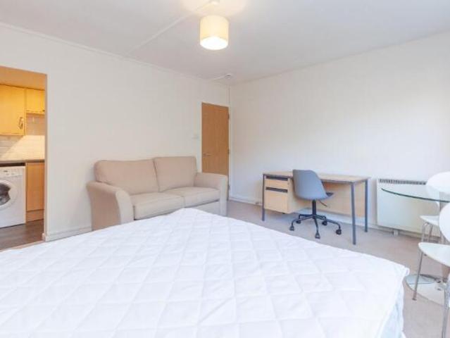 Studio flat for rent in Castle Mill House, OX2