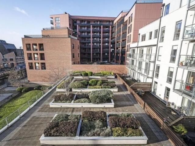 Studio flat for rent in Caspian Wharf, E3, Bow, London, E3