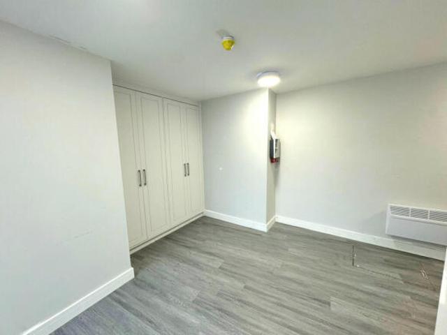 Studio flat for rent in Cavendish Avenue, New Malden, Surrey, KT3