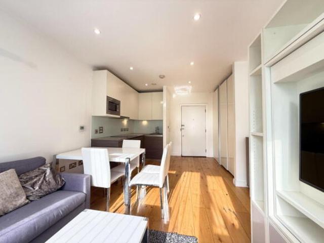 Studio flat for rent in Central House, Hounslow, TW3