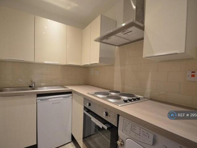 Studio flat for rent in Century House, Leicester, LE2