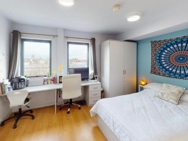 Studio flat for rent in Chatham Place, Liverpool, Merseyside, L7