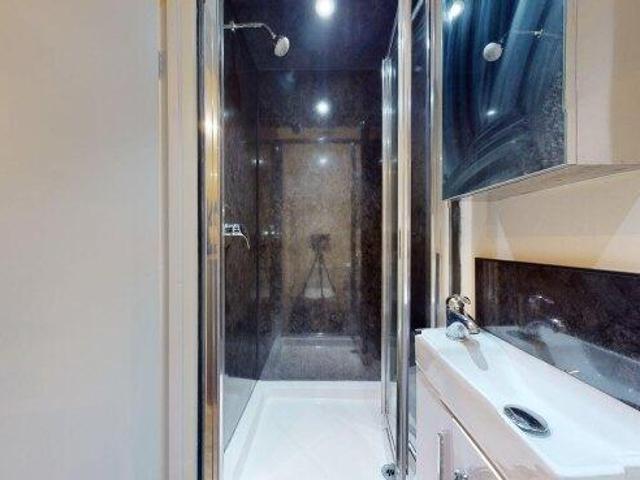 Studio flat for rent in Chatsworth Road, NW2