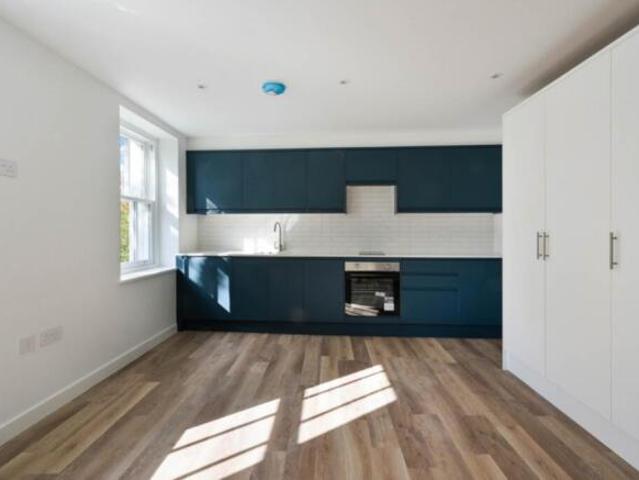 Studio flat for rent in Chalk Farm Rd, Camden NW1