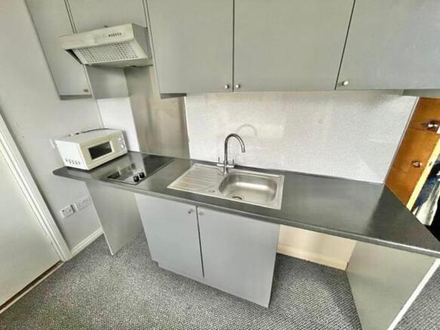 Studio flat for rent in Chancellor Road Southend on Sea, SS1