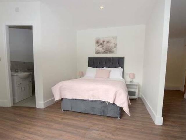 Studio flat for rent in Chapel Street Stafford ST16