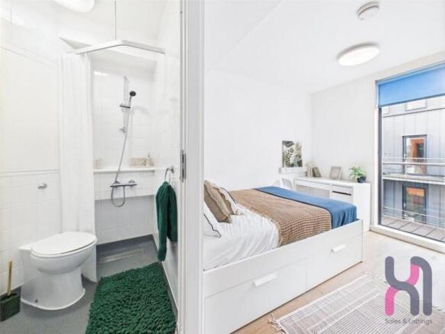Studio flat for rent in Chapel Street, Salford, M3