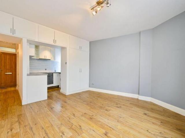 Studio flat for rent in Charing Cross Road, Covent Garden, London, WC2H