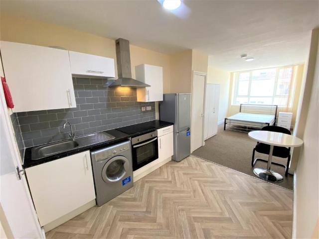 Studio flat for rent in Charles Street, Leicester, LE1