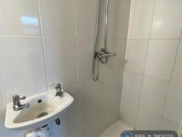 Studio flat for rent in Charminster Road, Bournemouth, BH8