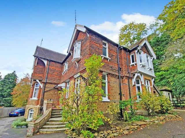 Studio flat for rent in Charterhouse Road Godalming GU7