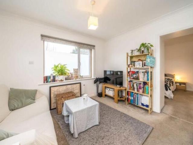 Studio flat for rent in Chaseley Drive, Chiswick, W4