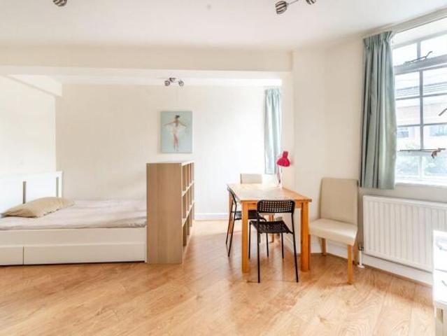 Studio flat for rent in Chelsea Cloisters, Chelsea, London, SW3