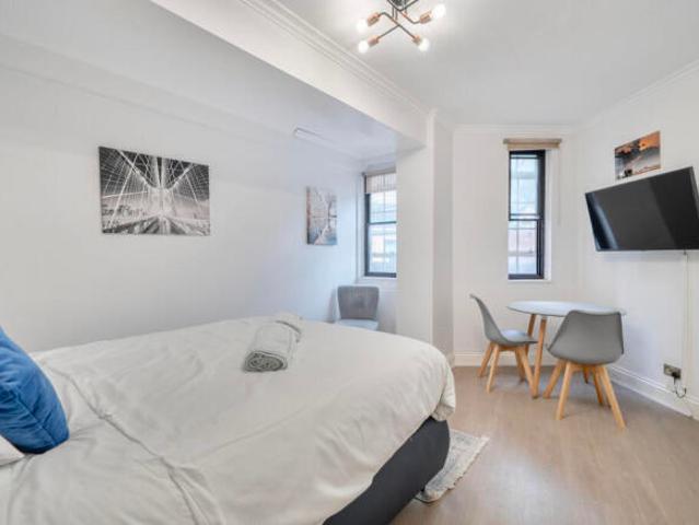 Studio flat for rent in Chelsea Cloisters, Chelsea, London, SW3