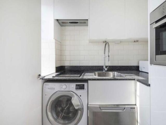Studio flat for rent in Chelsea Cloisters, Chelsea, SW3