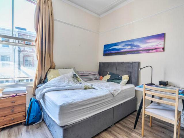 Studio flat for rent in Cheniston Gardens, High Street Kensington, London, W8