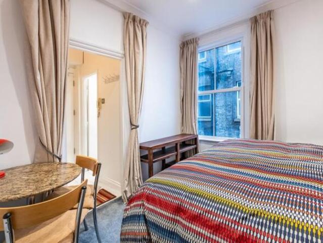 Studio flat for rent in Cheniston Gardens W8